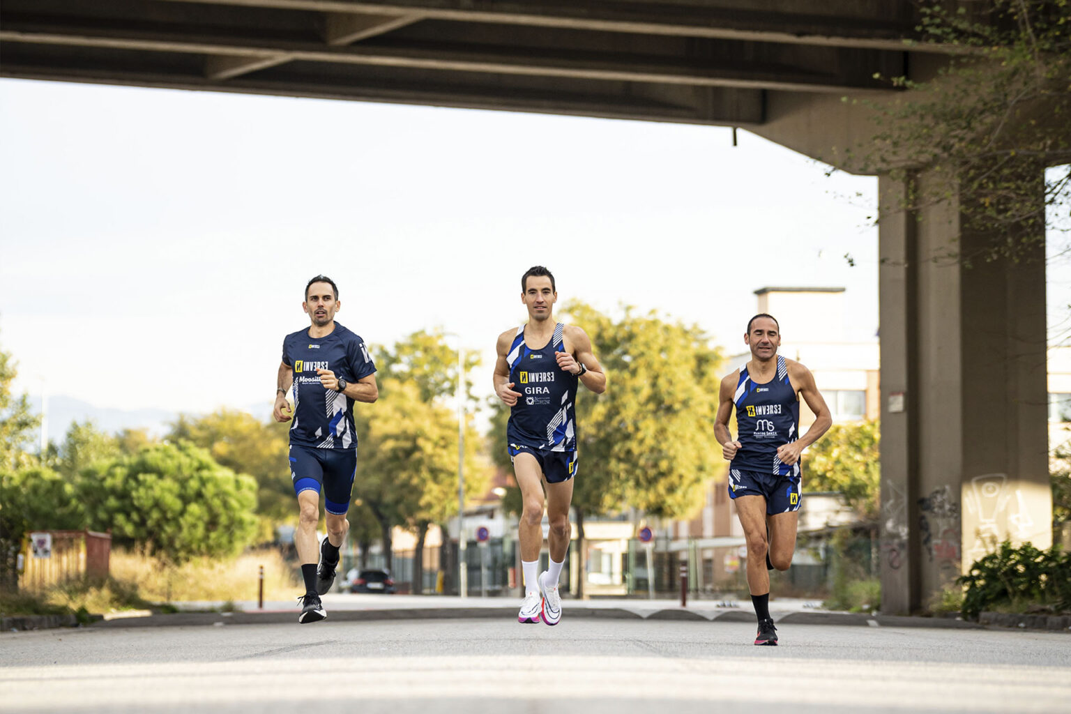 Inverse Running Team, el equipo que testa la ropa personalizada de ...