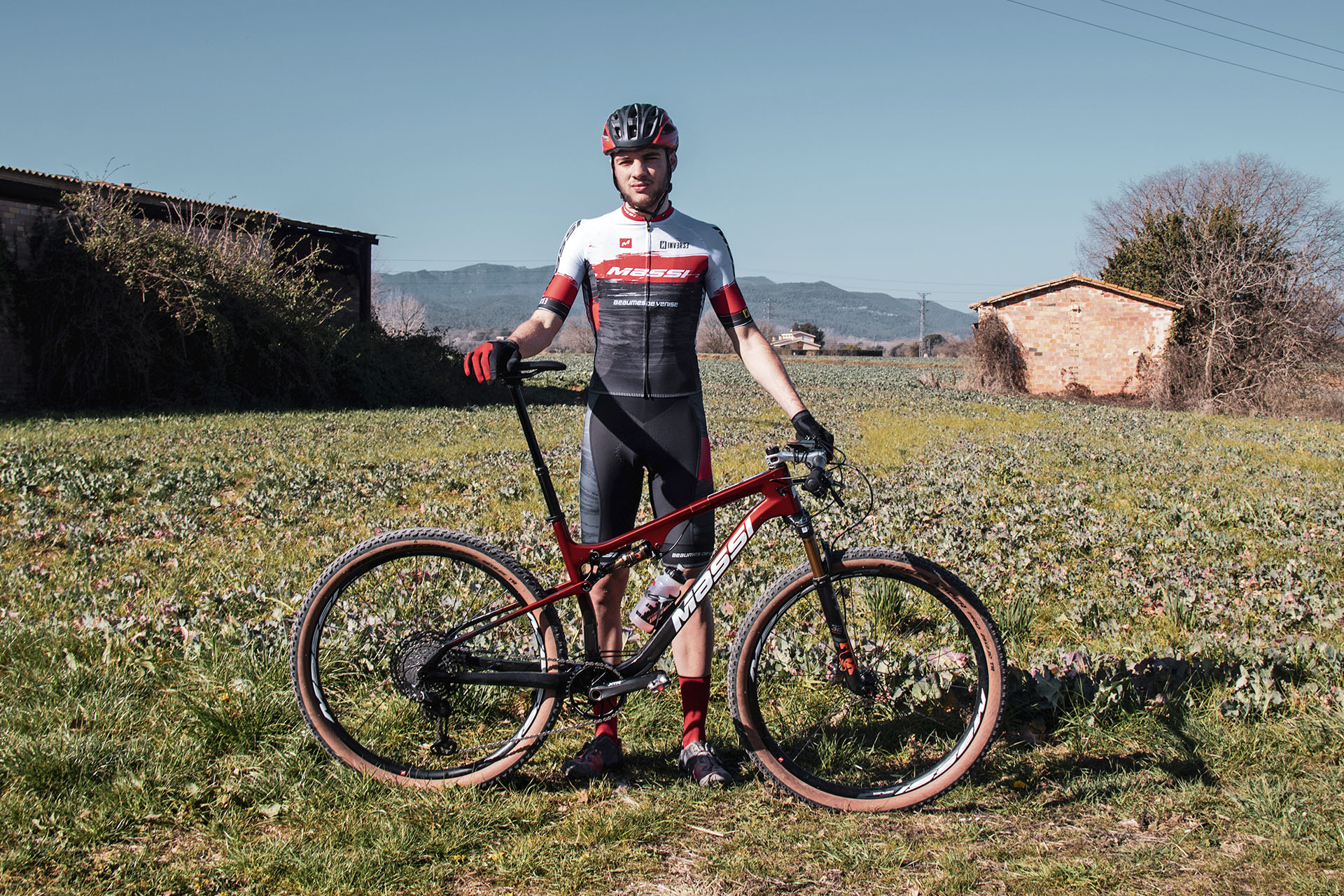 Inverse outfits the Massi MTB professional Racing Team | Inverseteams