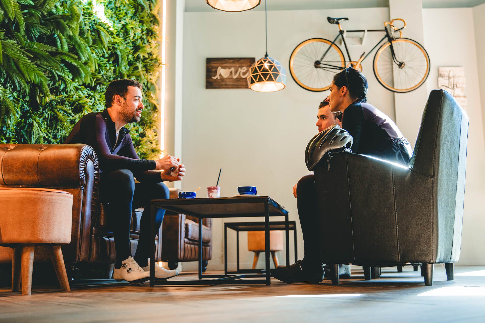 L'essor des Bike Cafés et le lancement de la gamme PURE Winter 2025-2026 à Balaguer | Inverseteams