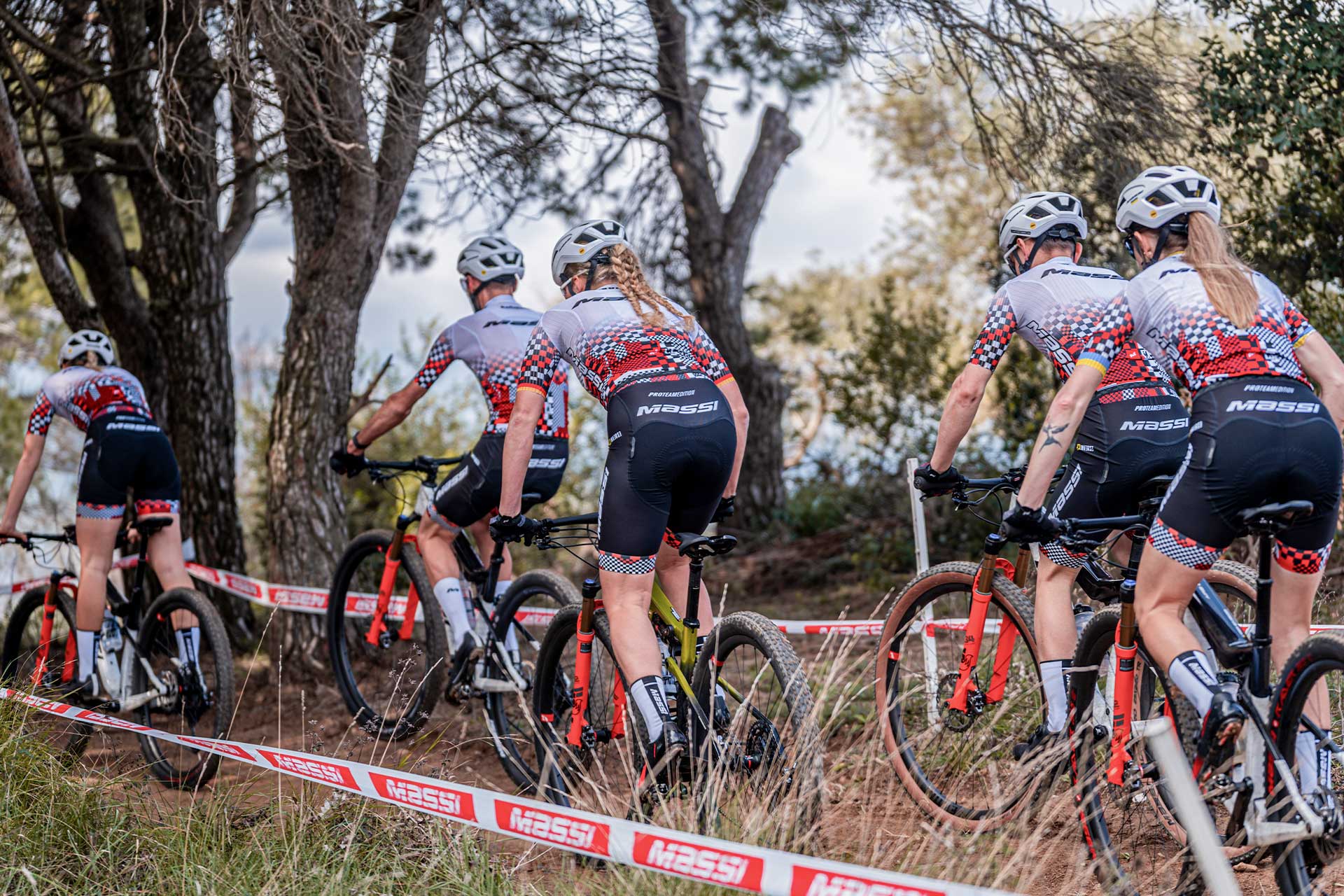 Massi MTB Racing Team 2025: a winning partnership with Inverse ...