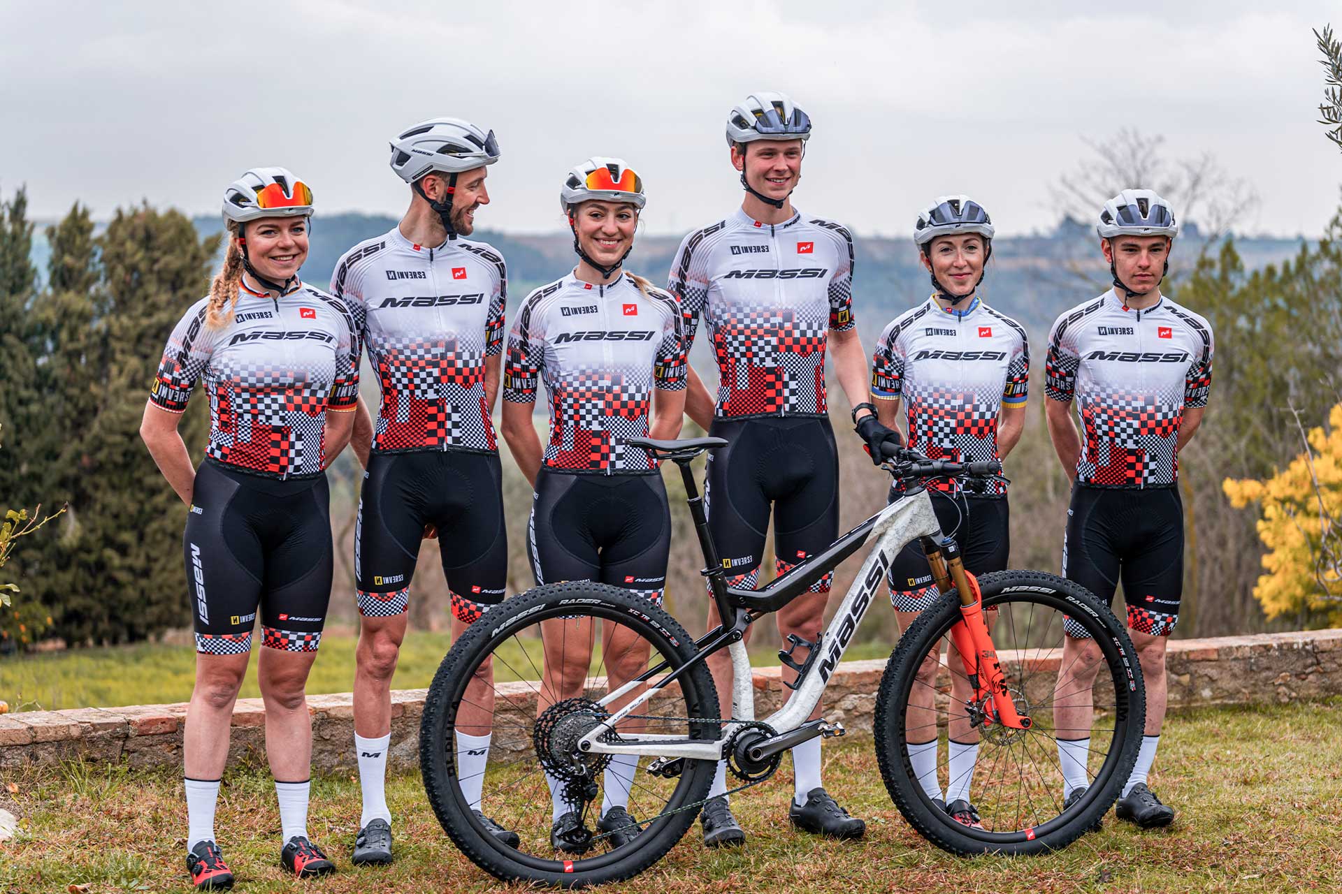 Massi MTB Racing Team 2025: a winning partnership with Inverse | Inverseteams